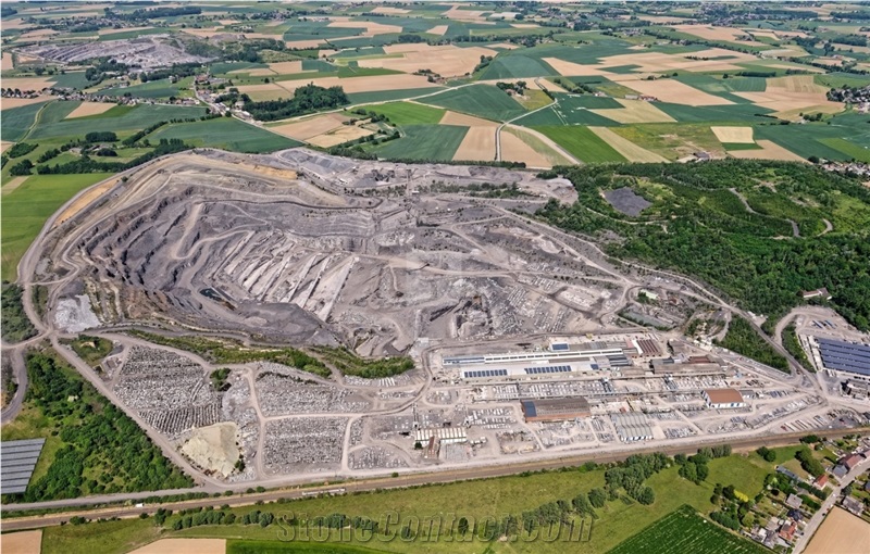 Black Stone in Quarries Limestone , Black Stone in Quarries Limestone ...